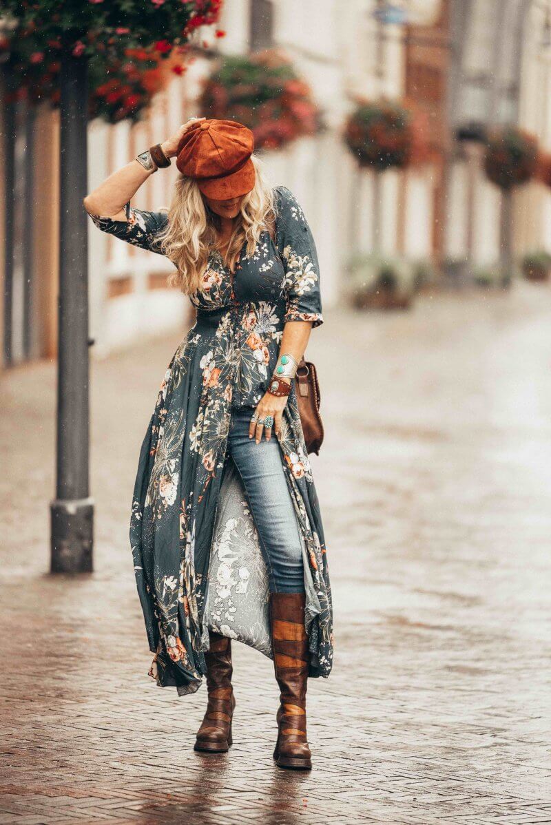 Are you ready for the best boho-chic maxi dress ever! Get the look now!