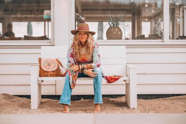 How To Create A Perfect 70s Vintage Summer Look In Just 6 Easy Steps